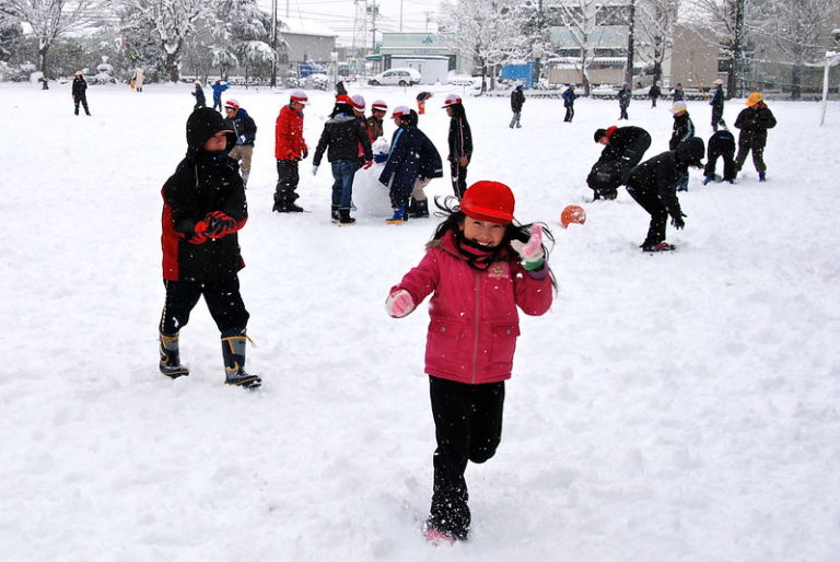 50 Fun Outdoor Activities for Kids in the Wintertime - Best Kid Stuff